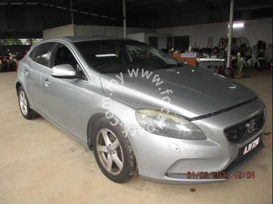 Focal Park. VOLVO V40 T4