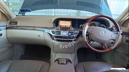 Focal Park. MERCEDES-BENZ S300L-V221